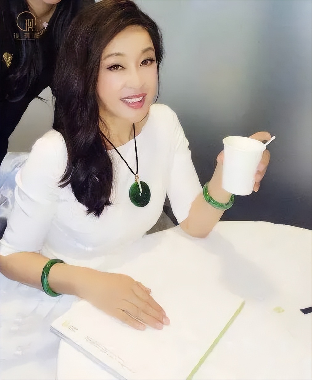 Jade bracelets are not worn in pairs, rich and noble wear dual ...