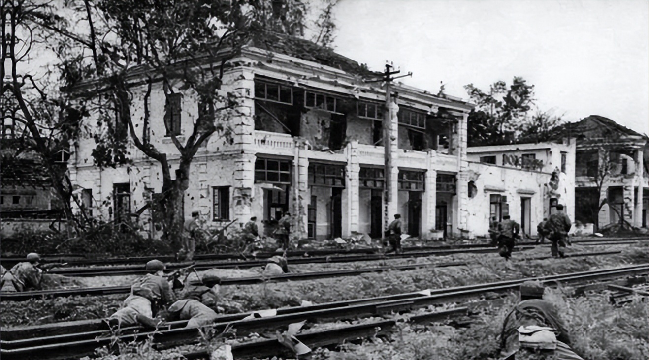 In the self-defense counterattack against Vietnam, the enemy's bunker ...