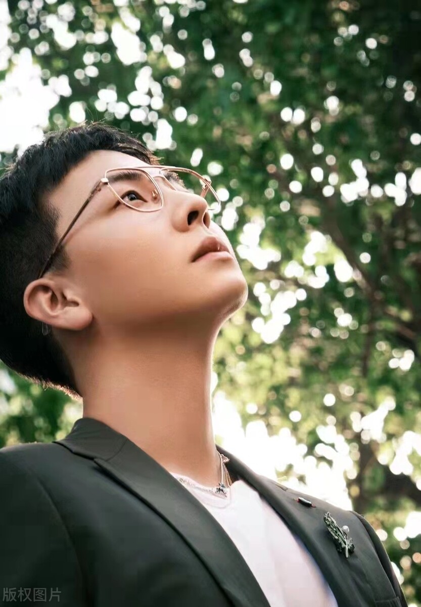 Hu Xia in 1990 - iNEWS