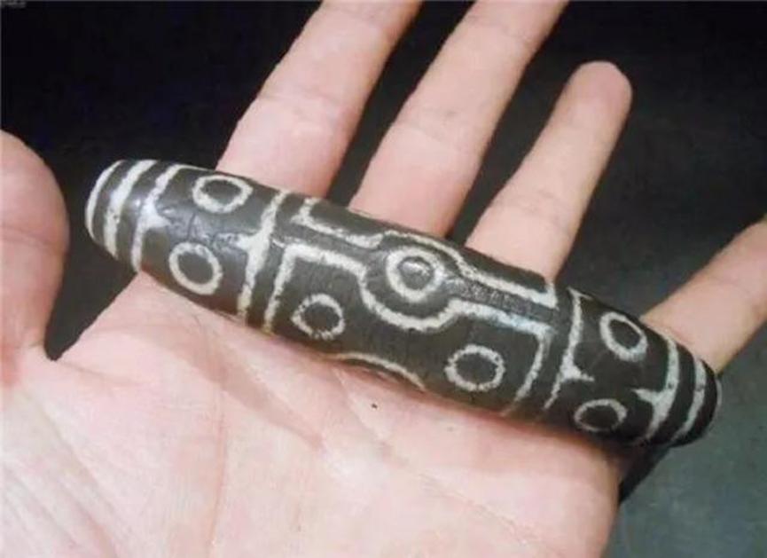 A dzi bead sells for millions?The nine-eyed dzi beads worn by Jet Li ...