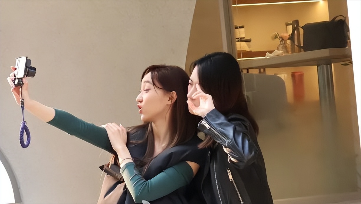 Gao Lingfeng's daughter shows off her 170 cm hot legs! Happy Together in Absolute Realm Bi ...