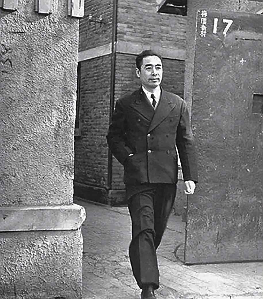 In 1946, Chen Bulei paid a night visit to Zhou Enlai to ask him for ...