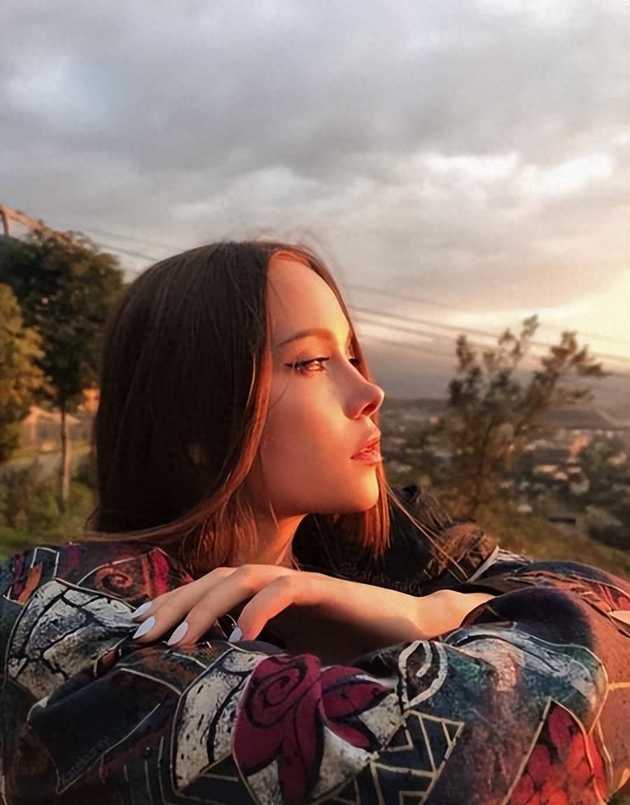 I am responsible for the beauty, and you are responsible for watching ...