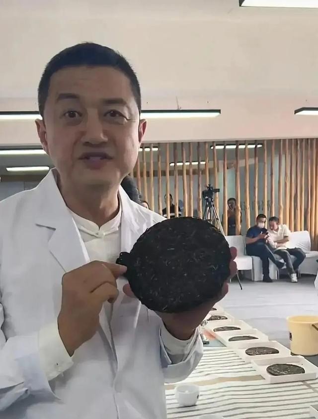 Li Yapeng had insect shells on the tea leaves in the competition. He ...