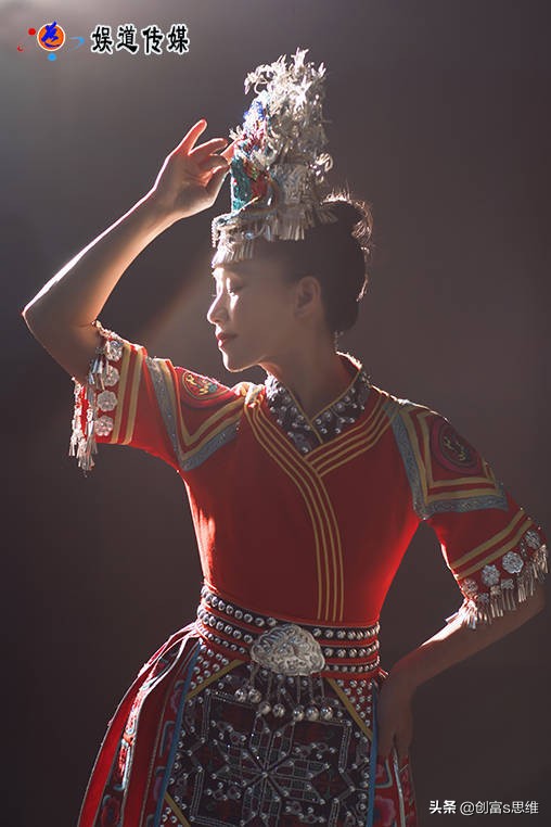 Dance artist Xia Bing and her green dance - iNEWS