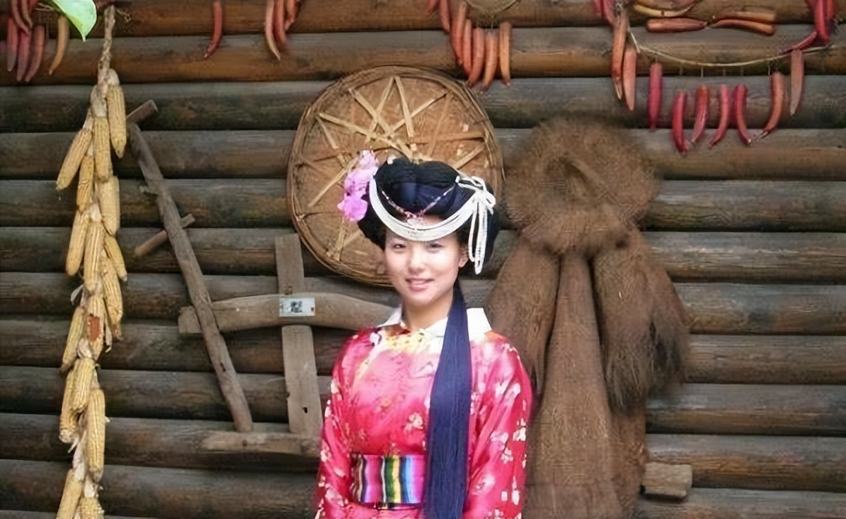 Mosuo men do not marry wives and daughters do not marry. They live ...