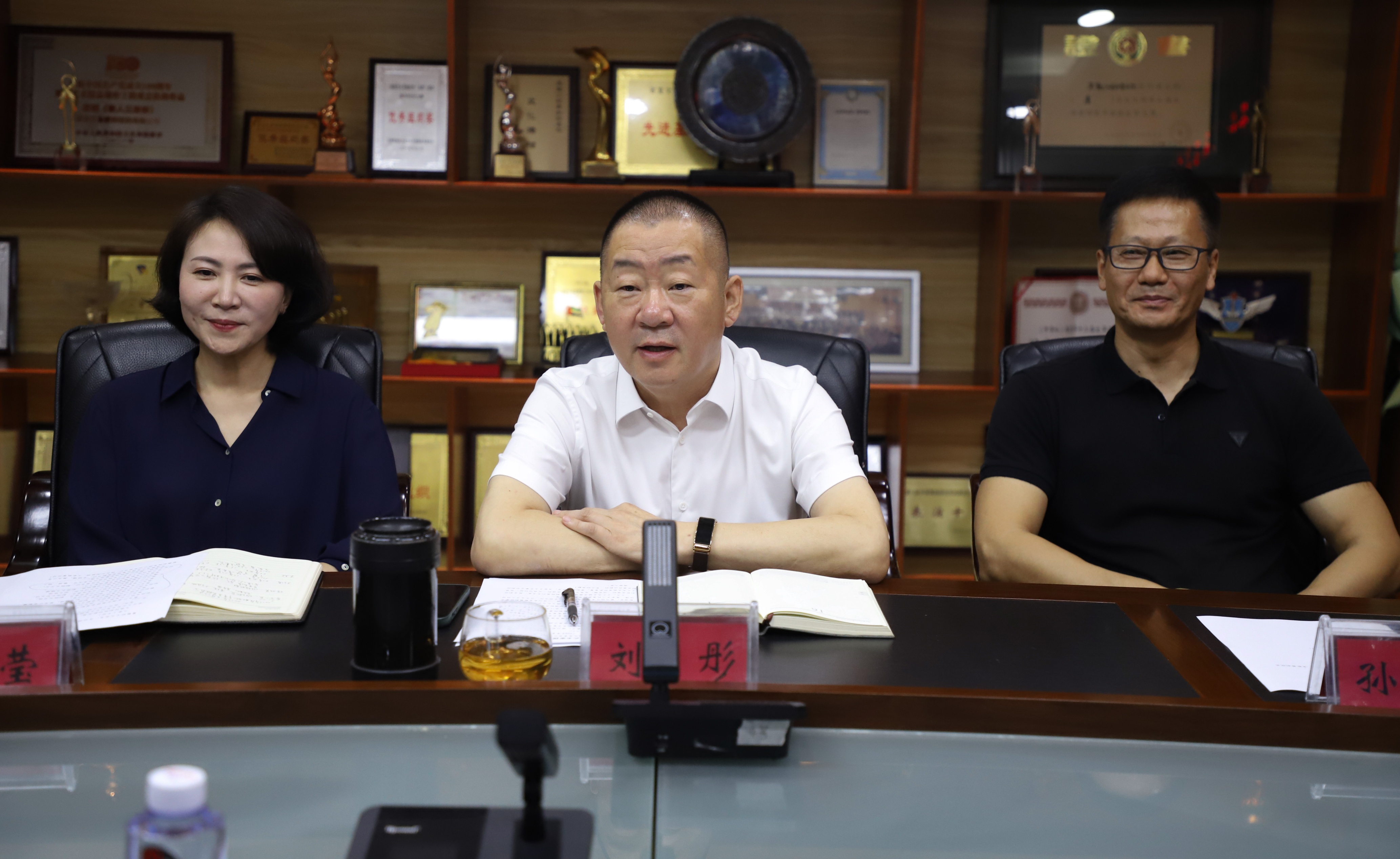 Mr. Wang Kang, a famous tenor singer, was hired as a signed artist of ...