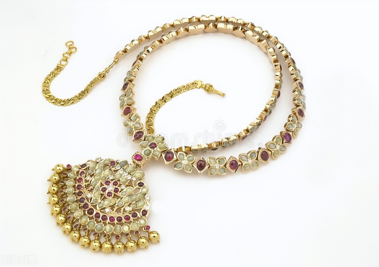 "The Necklace": The vain Mathilde, carrying ten years of debt, may not ...