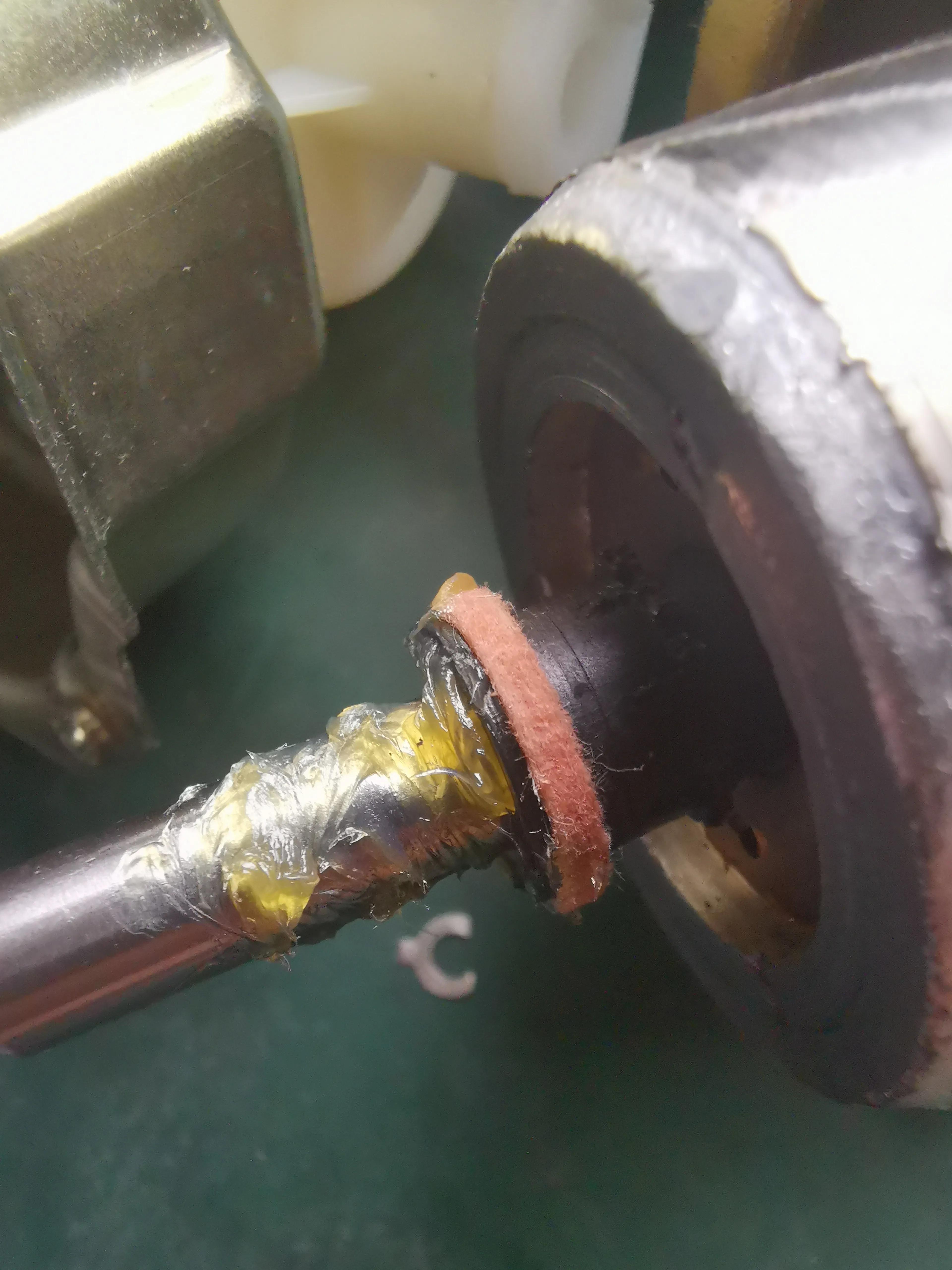 Add lubricating oil to the fan motor shaft - iNEWS