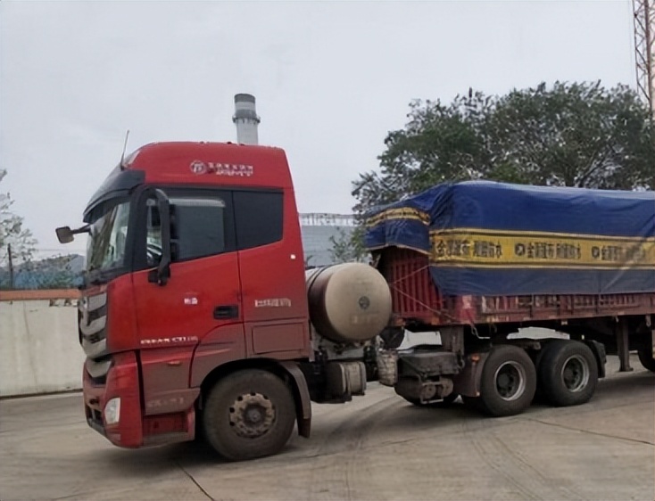 Factory owner Chen Youlin: Auman National Six LNG heavy truck is my wise choice to buy a few ...