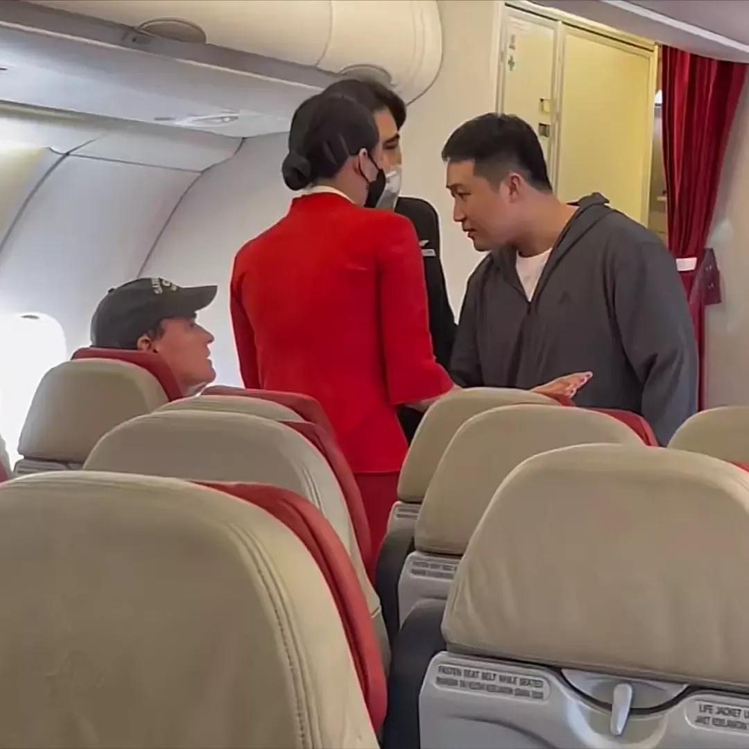 More than 300 passengers waited for 2 hours because two foreigners ...