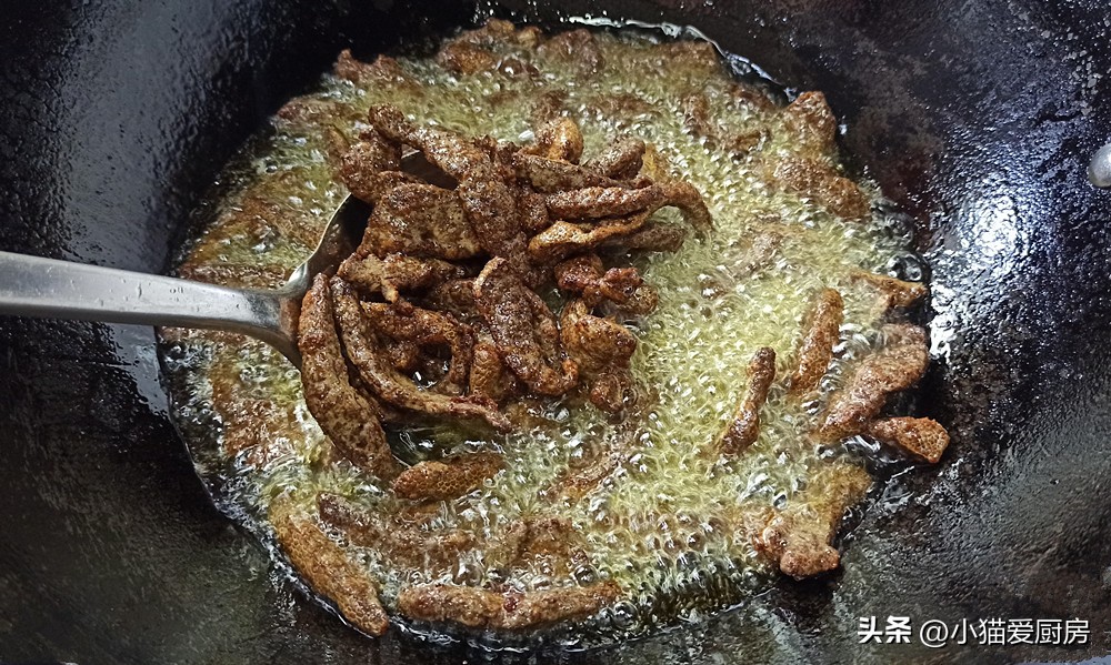 Don't just fry pork liver, teach you how to do it, it's spicy and ...