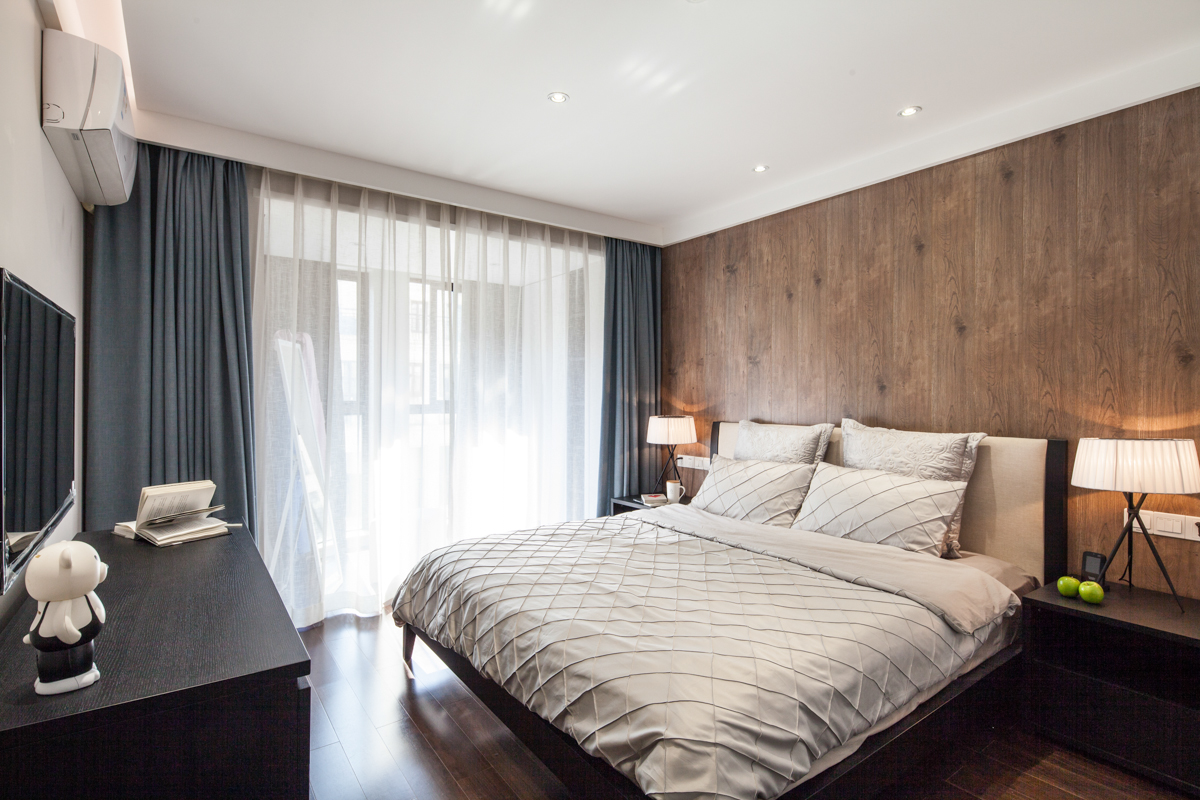 The 90-square-meter modern three-bedroom, Morandi's living room is warm ...