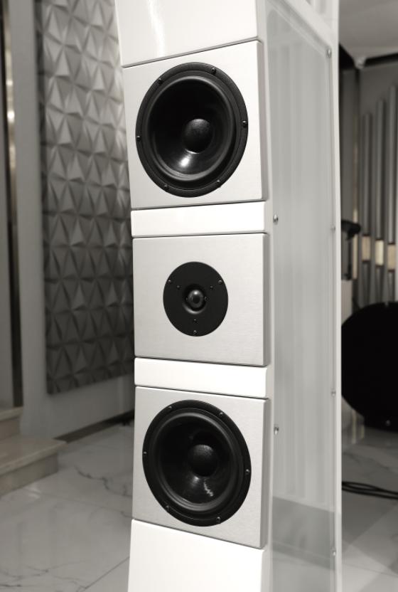 Shape and sound, extraordinary Atomica Floor floor standing speaker - iNEWS