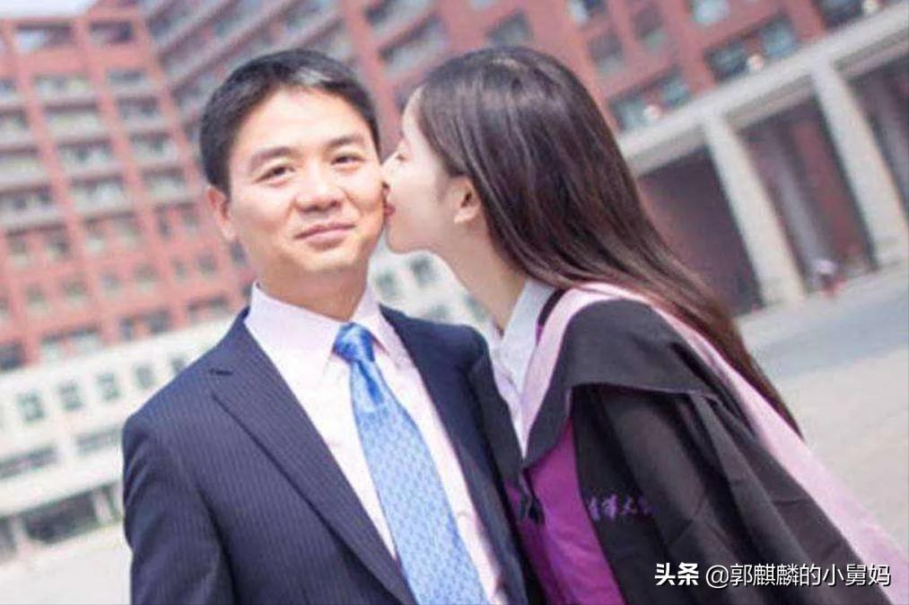 Jiang Tingting, who became popular because of the Liu Qiangdong incident, posted a photo of ...