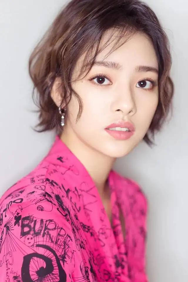 Mingyang Entertainment-Mainland Beauty Star Zhang Yishang - iNEWS