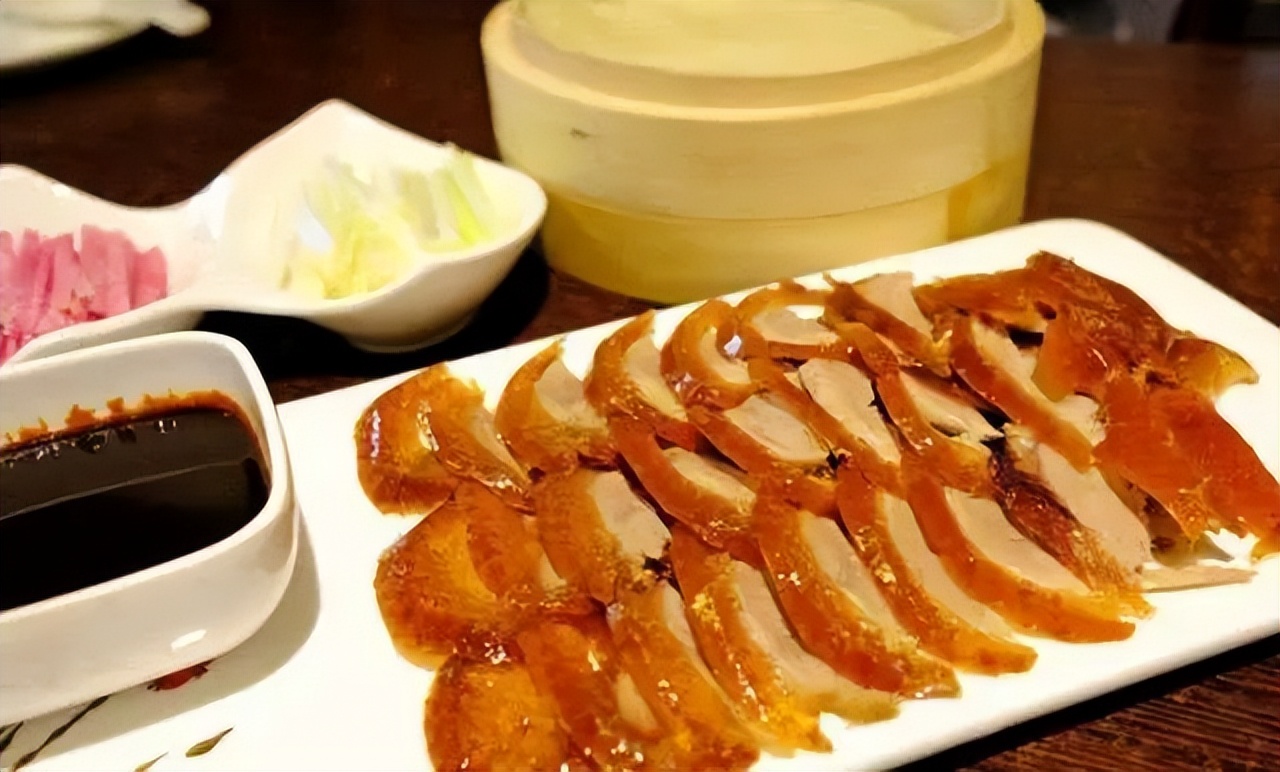 Delicious in the world - Peking duck, have you tried it? - iNEWS