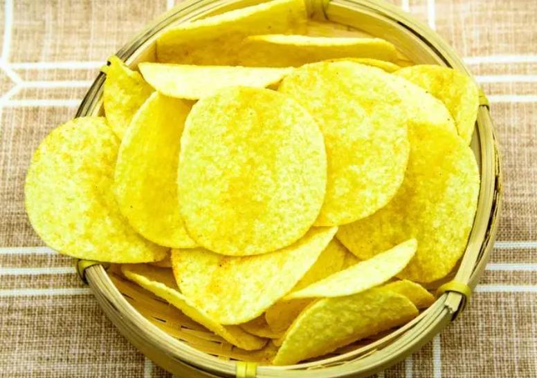 Are Potato Chips Really Made of Potatoes? See how it goes from a potato ...