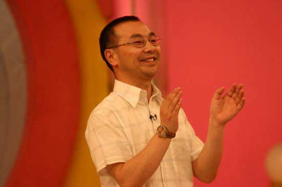 From waiter to director, actor, and the first person to host a talk show, Liu Yiwei sacrificed a ...