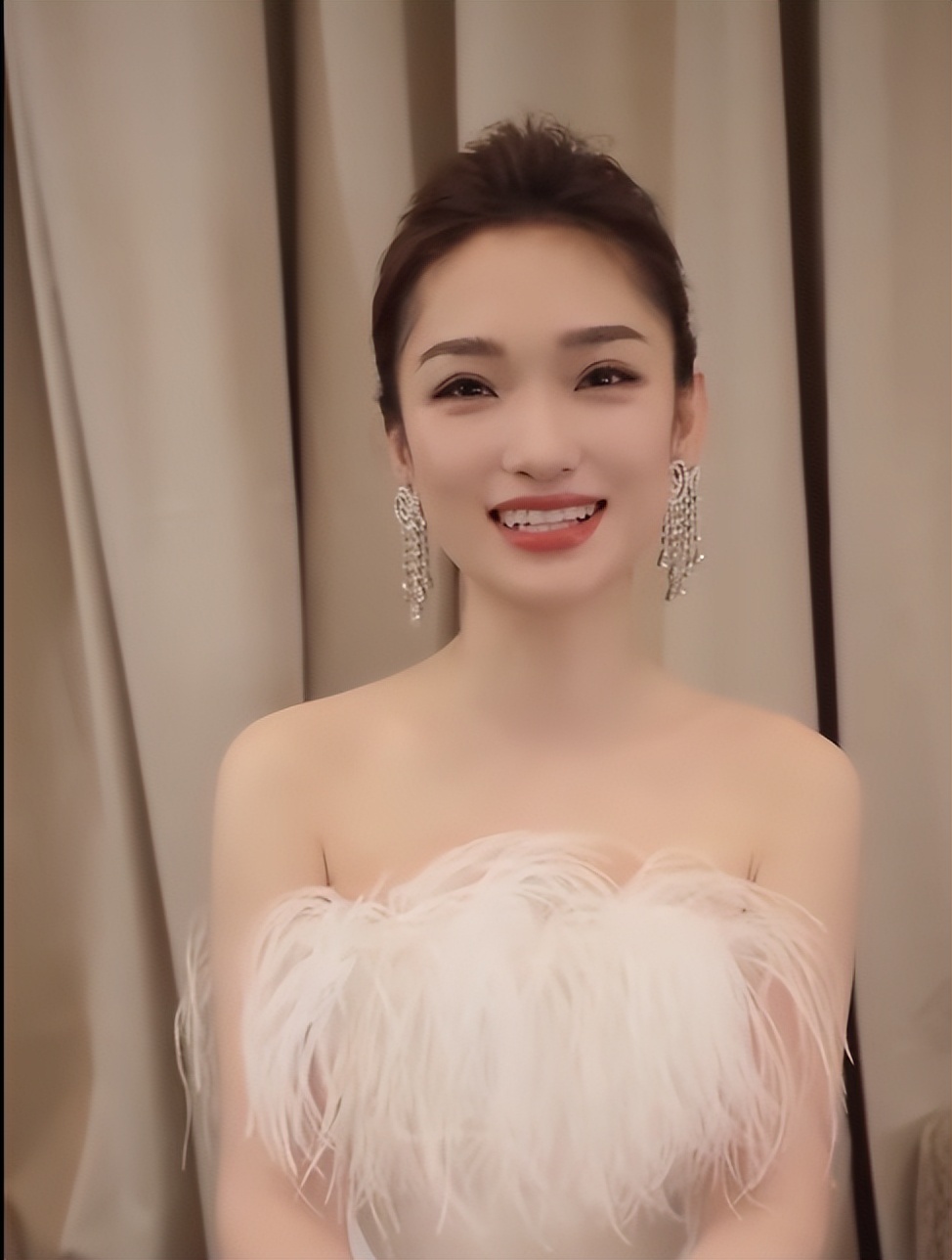 Lan Yu: Hosting skills are even better than He Jiong in the TFBOYS 10th Anniversary Concert - iMedia