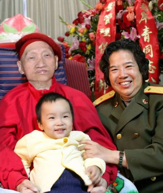 Mao Dongdong and Mao Tiantian, descendants of great men - iNEWS