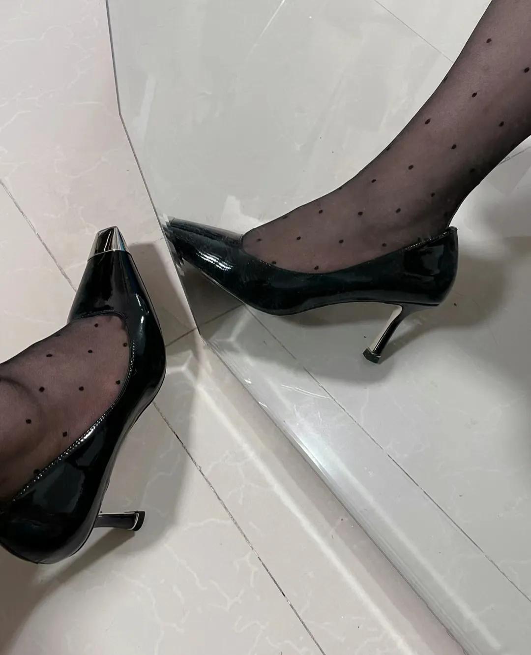 Sexy side empty high heels suitable for matching with black silk - iMedia