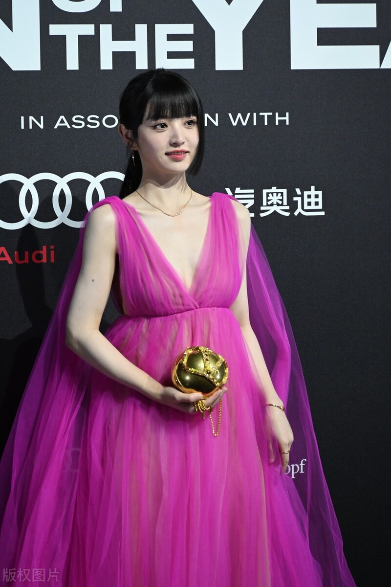Tian Xiwei attends the red carpet of the 2022GQ Grand Ceremony - iMedia
