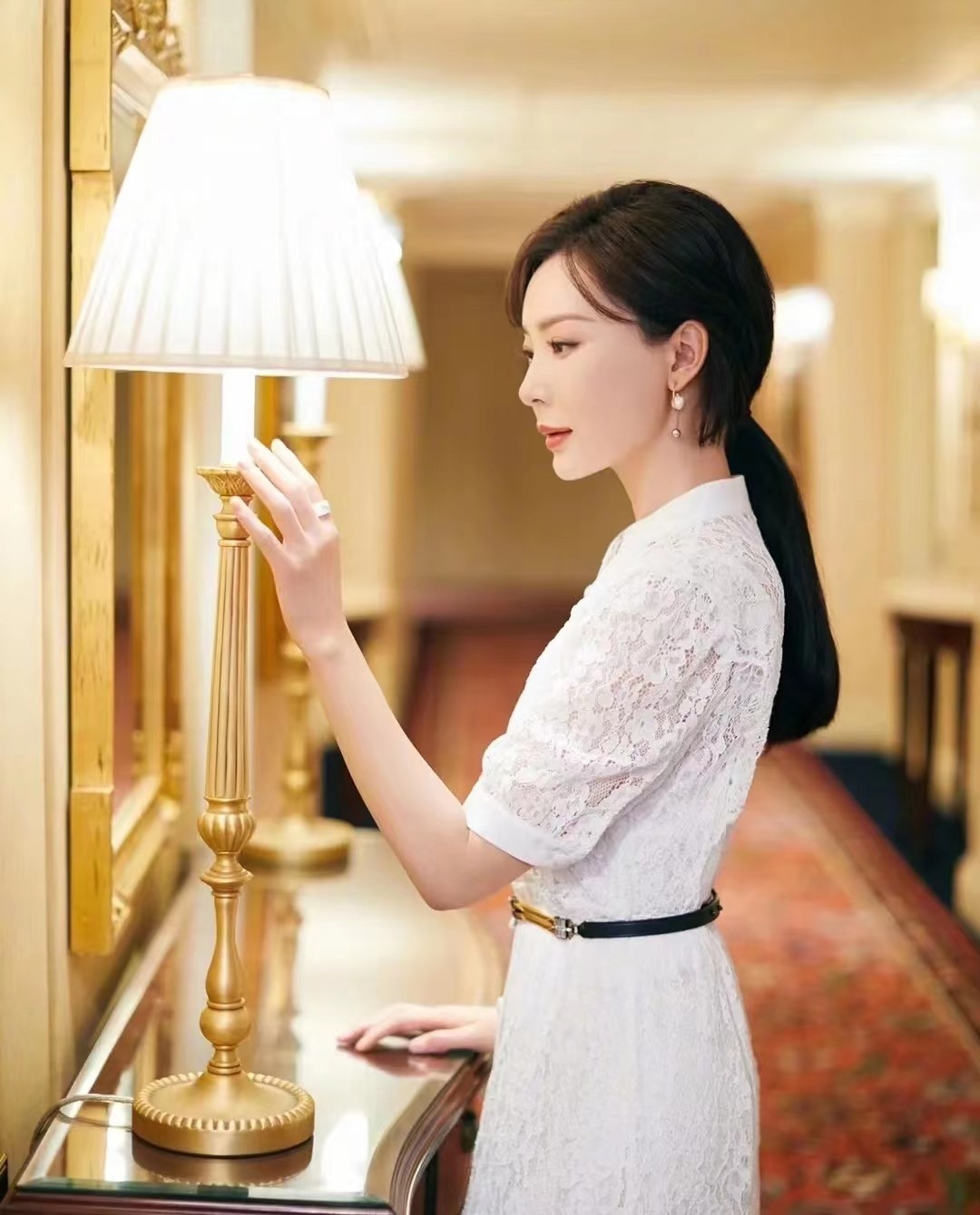 Chen Shu, using clothes to interpret life, elegant and delicate - iNEWS