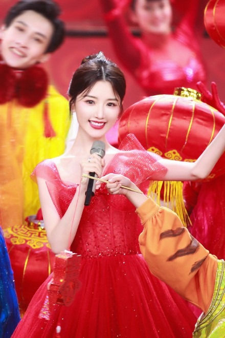 Zhang Xiaofei is on the hot search, Wan Qian is sassy and beautiful ...