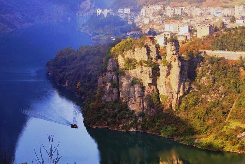 Yuxiakou Town, Shuibuya Town, Jingyang Town, on the Qingjiang River in ...