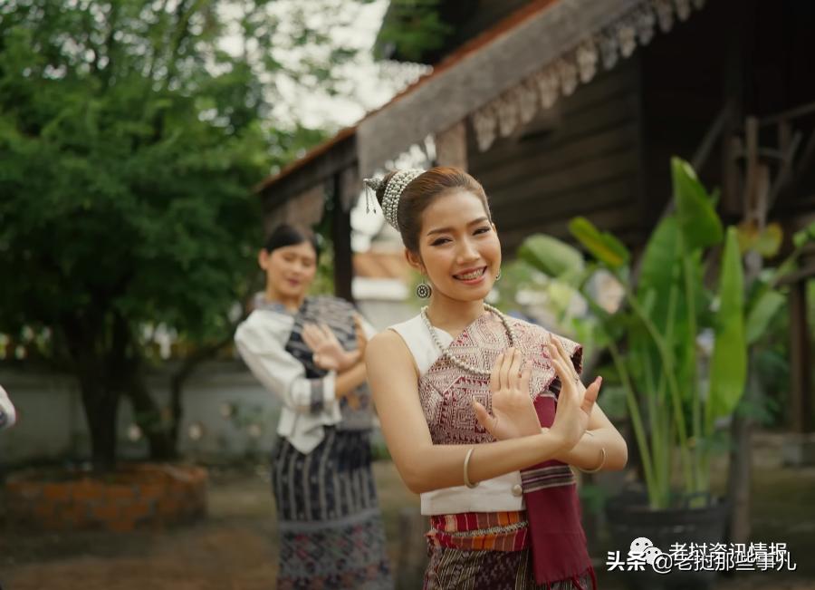 Laos music star, Miss Ting Lan Peng, who is beautiful and full of ...