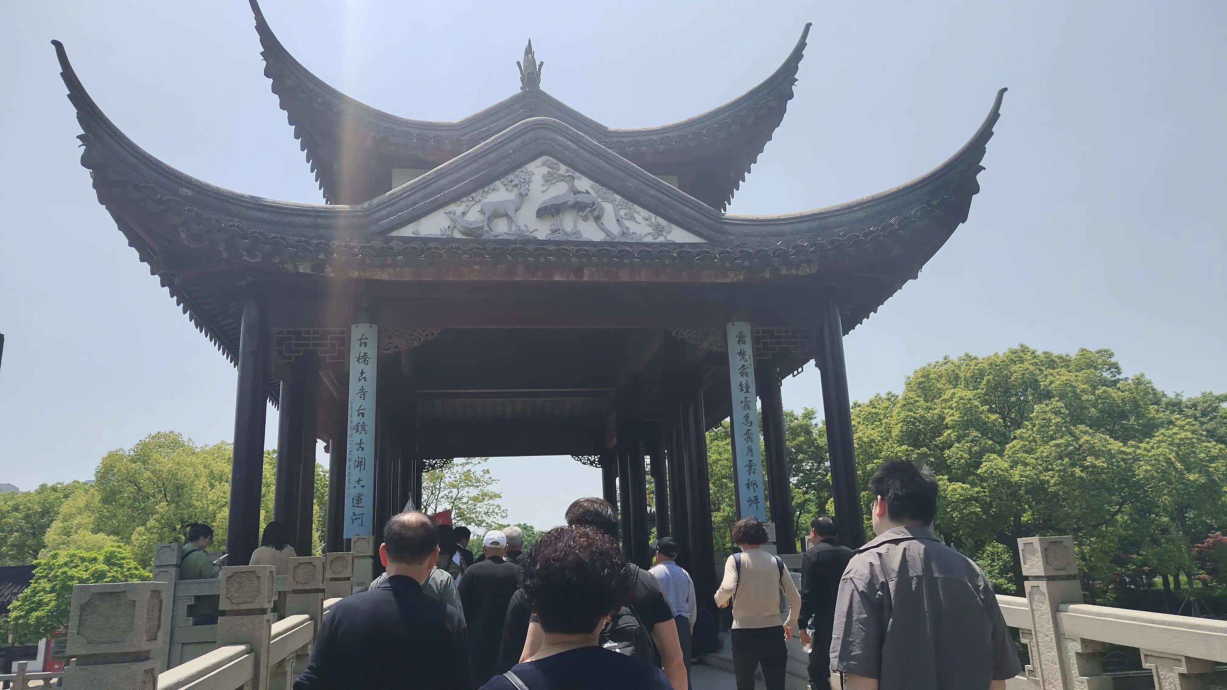 The second stop in Suzhou: Poetic Hanshan Temple. Only when I arrived ...