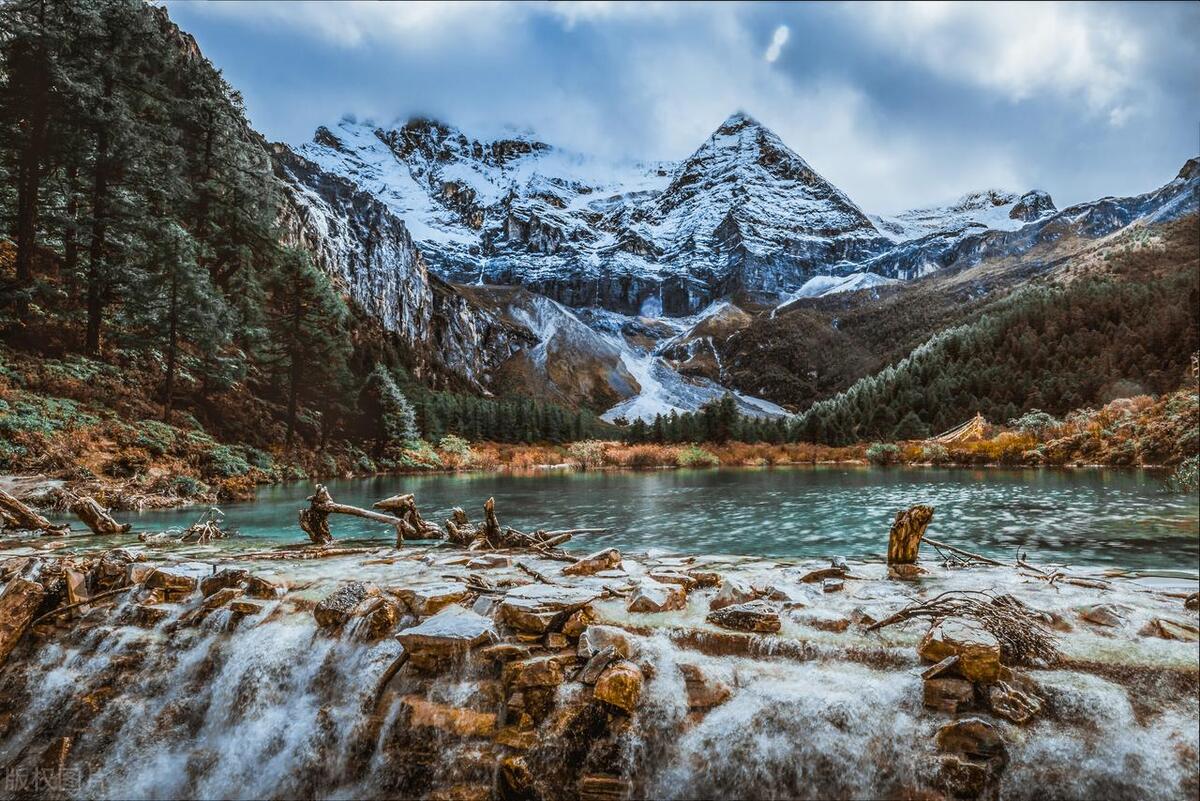 Take an inventory of China's shocking six famous mountains - iNEWS