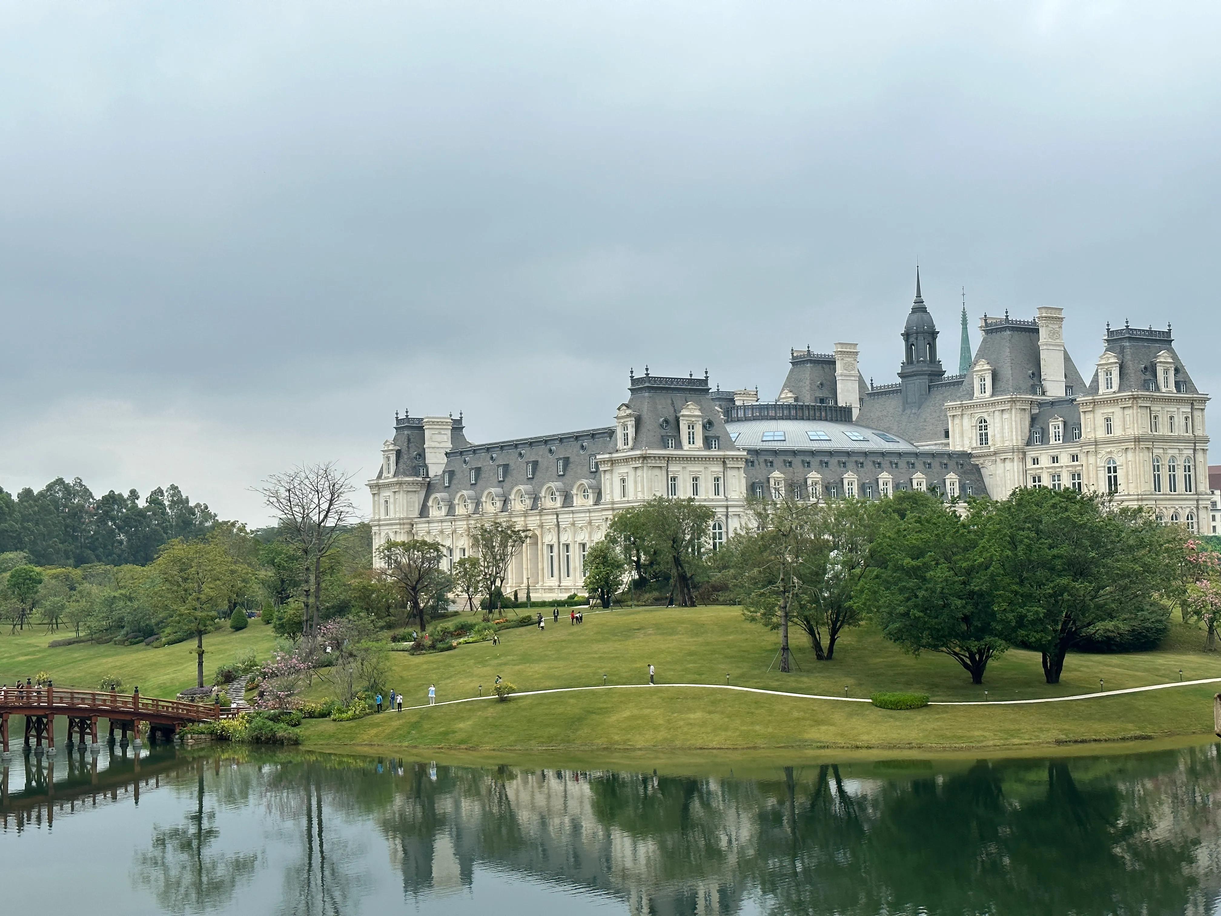 Check in at Sanyapo, Songshan Lake, and pretend to go to Europe (these ...