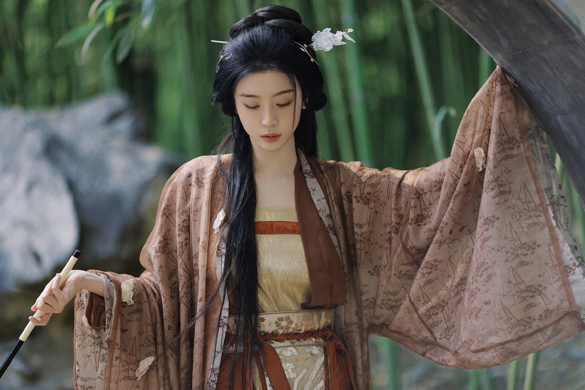 Zhao Xiaotang's ancient style portrait, the spring breeze blows the ...