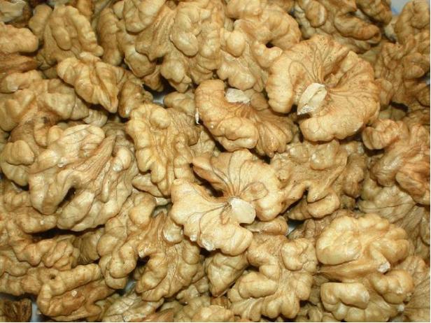 Household tips, use a pot to steam walnuts?Can you peel a whole walnut ...