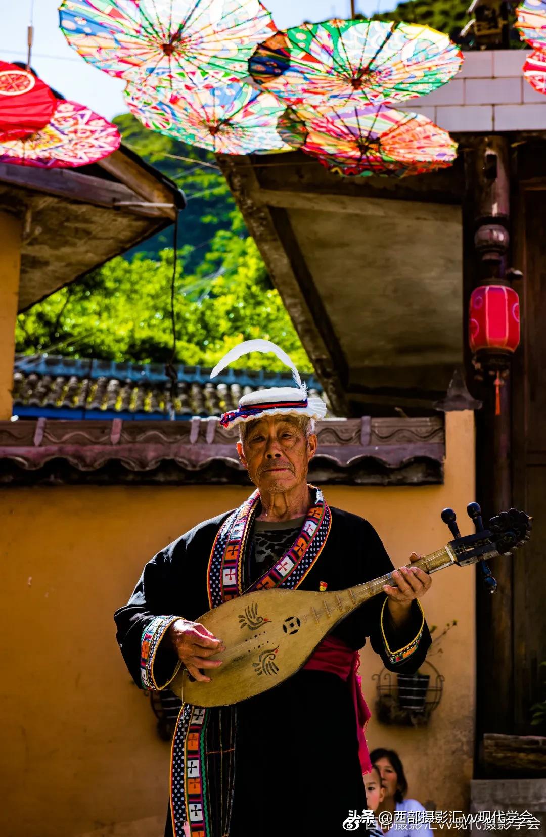 Baima Tibetan National Costumes - iNEWS
