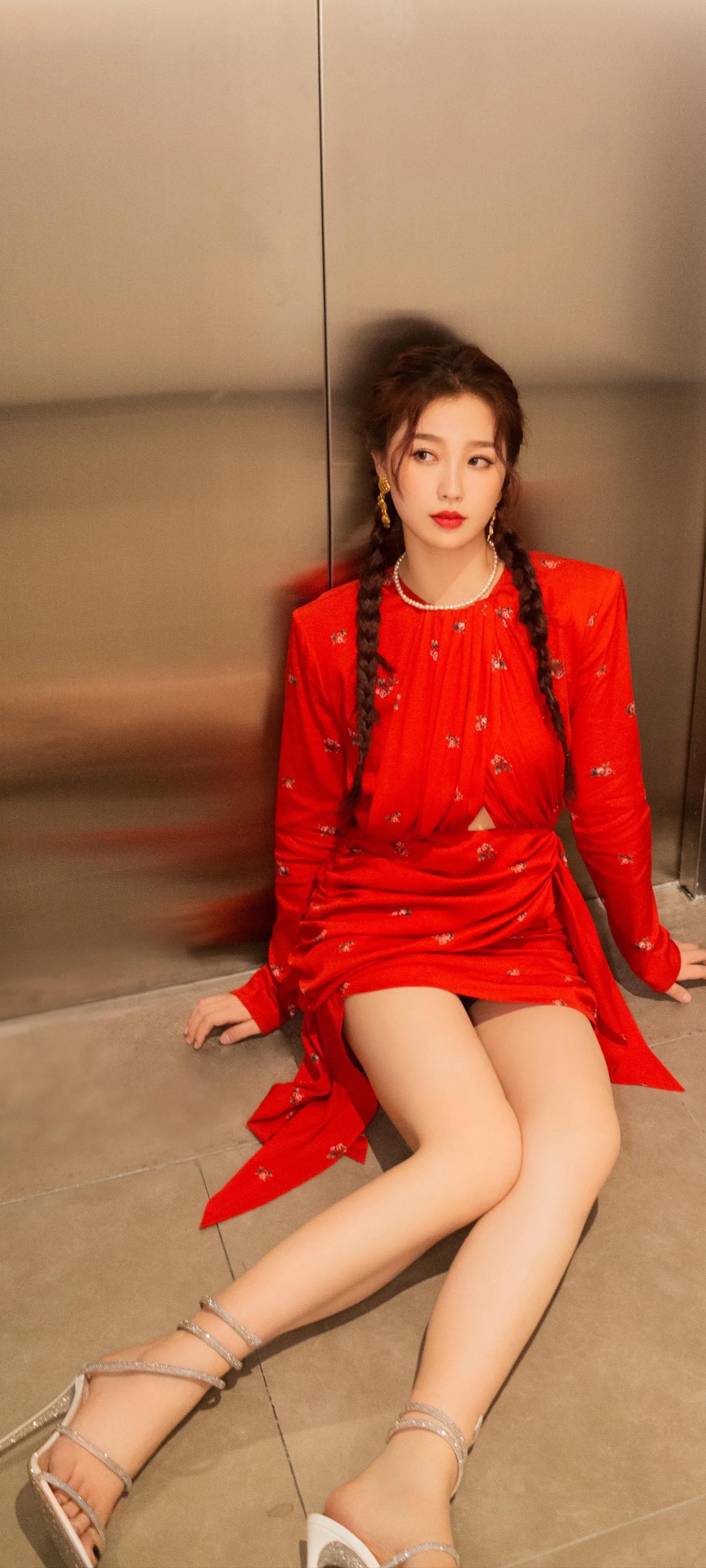 wallpaper!Sweet and lively, extremely cute Yu Shuxin - iNEWS