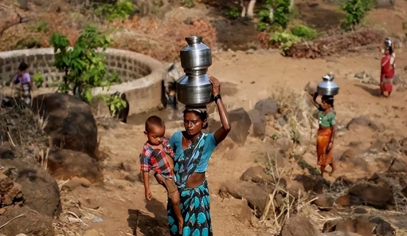 Water Wife: India's unique culture, washing her husband's feet ...