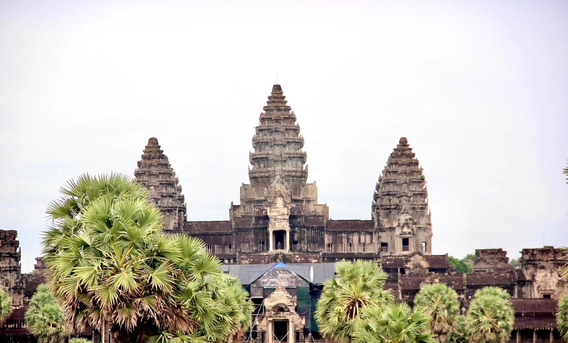 Explore the background and history of Cambodia! - iMedia