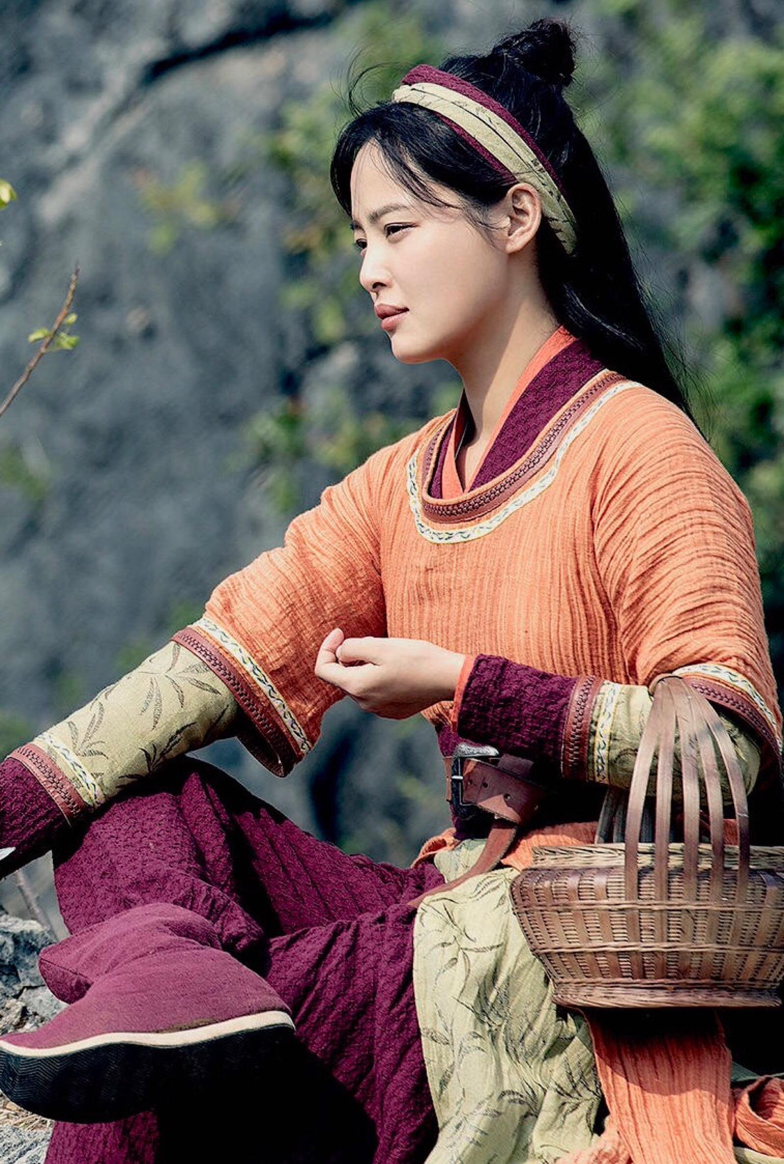Analyze the historical background characters in the play Qing Yu Nian ...