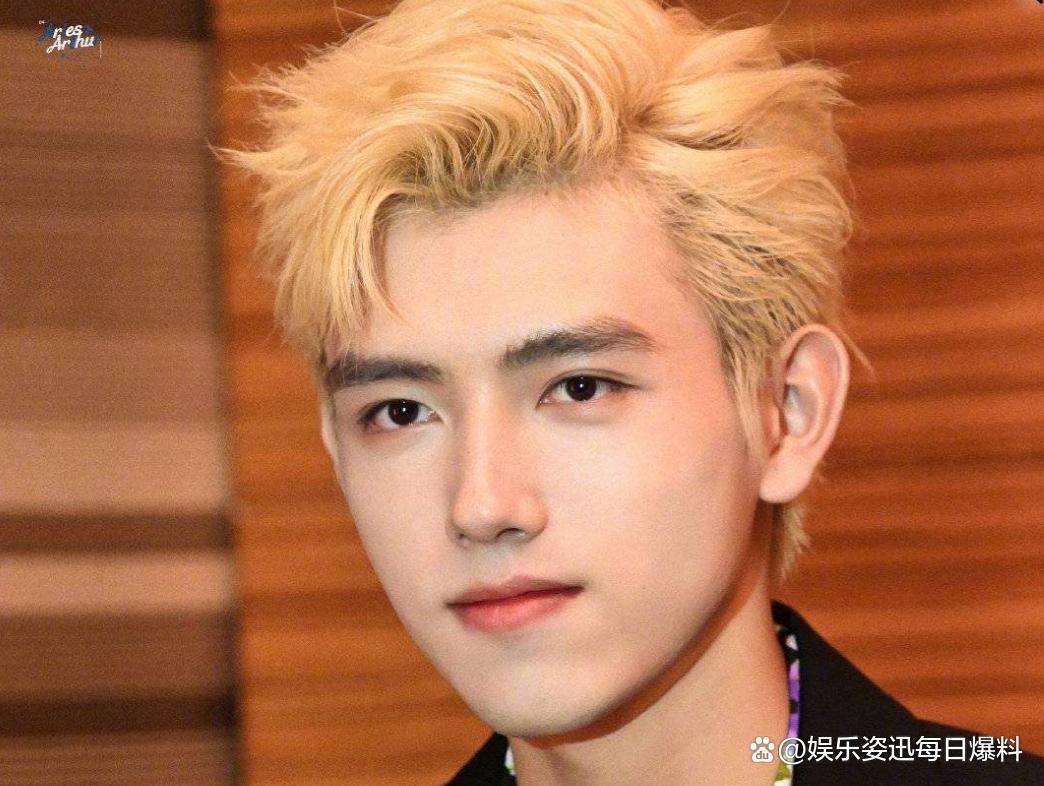 Fans are heartbroken! The bed photo of Chen Feiyu and female Internet ...