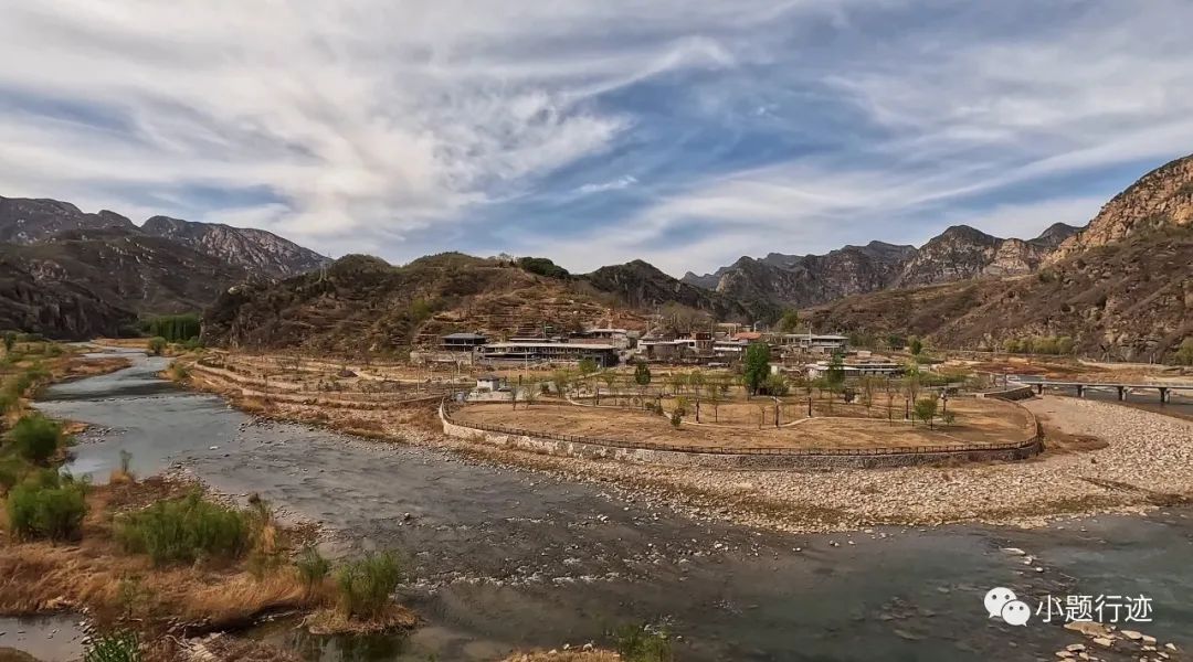 Few people, beautiful scenery, walking on water and patrolling ...