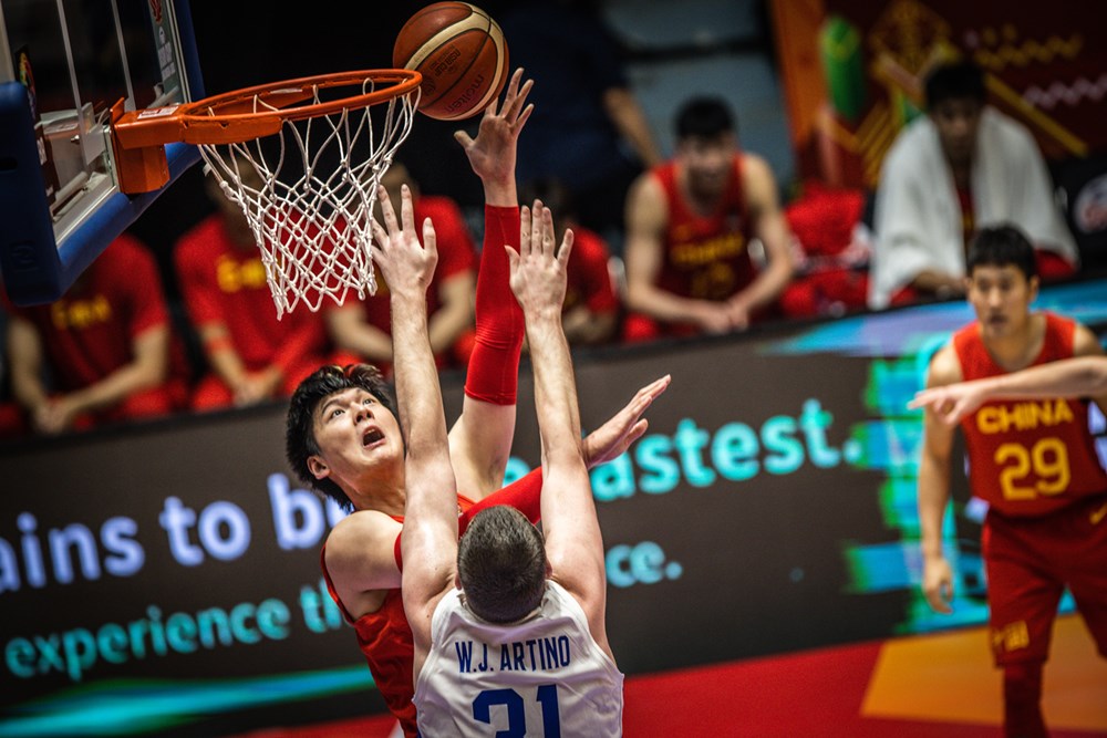 What about 4 offenses early?Wang Zhelin hits 17+7 in 24 minutes and ...