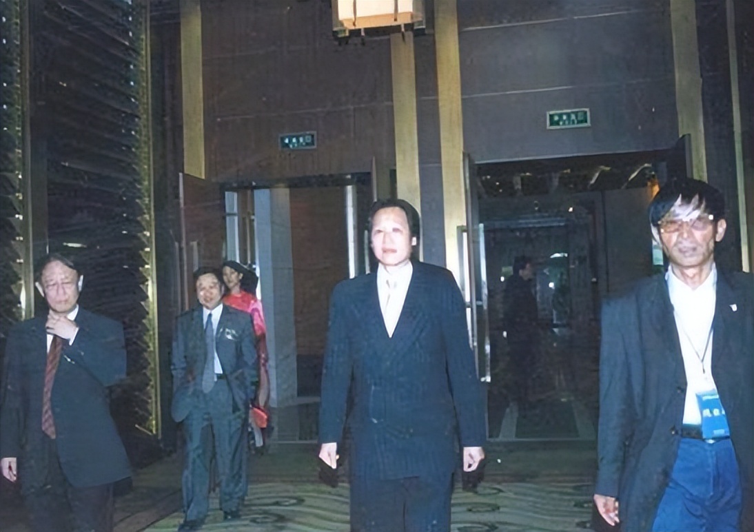 Doting on Liu Yifei alone for 20 years, let Yang Caiyu hold first-line ...