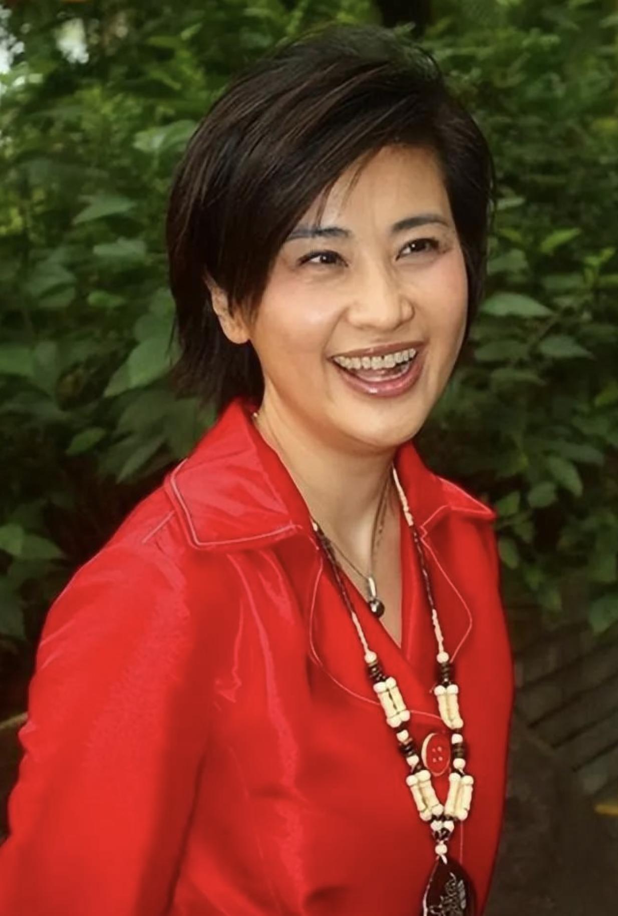 Host Wu Xiaoli: Recognized with her impoverished brother, why was she ...