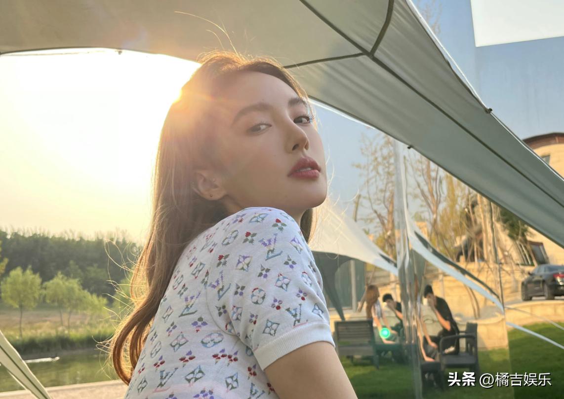 Jin Chen and Wang Anyu share photos of each other from the perspective ...