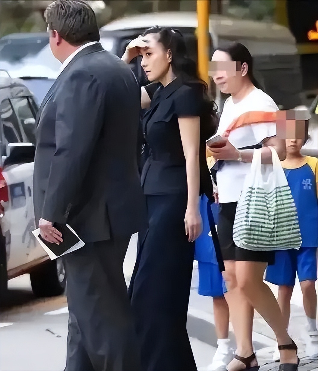 Jet Li's family of four is in the same frame, and his daughter is not ...