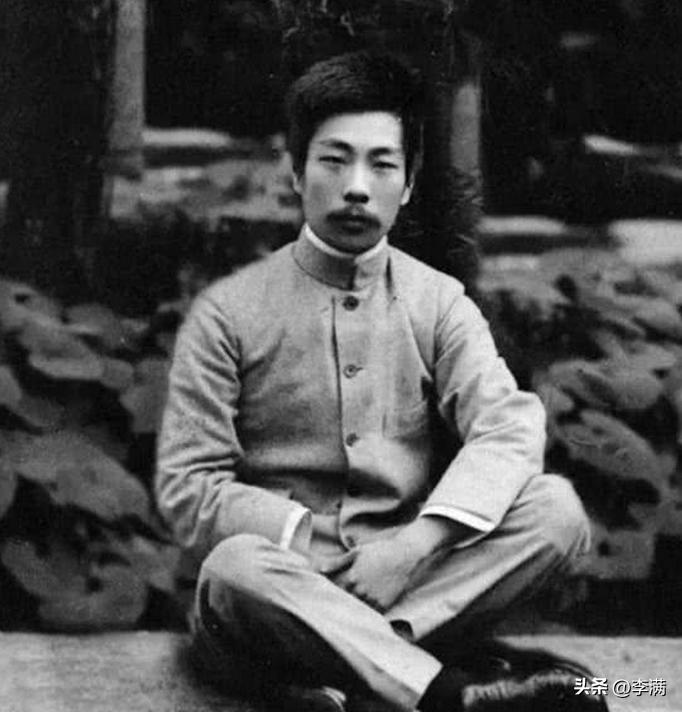 Why did Runtu steal dishes from Lu Xun's house?The grass ash covering ...