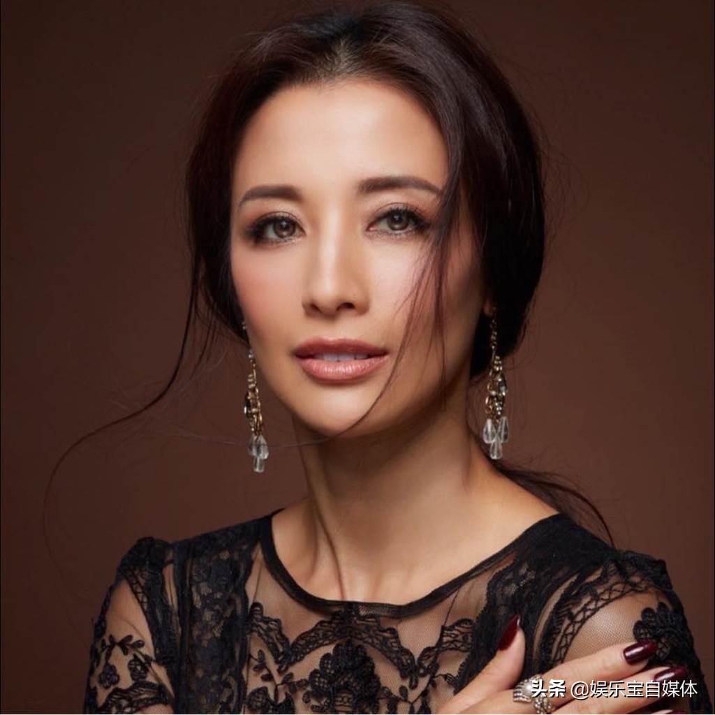 Li Qianrong revisited the old place in 18 years, holding her husband's ...